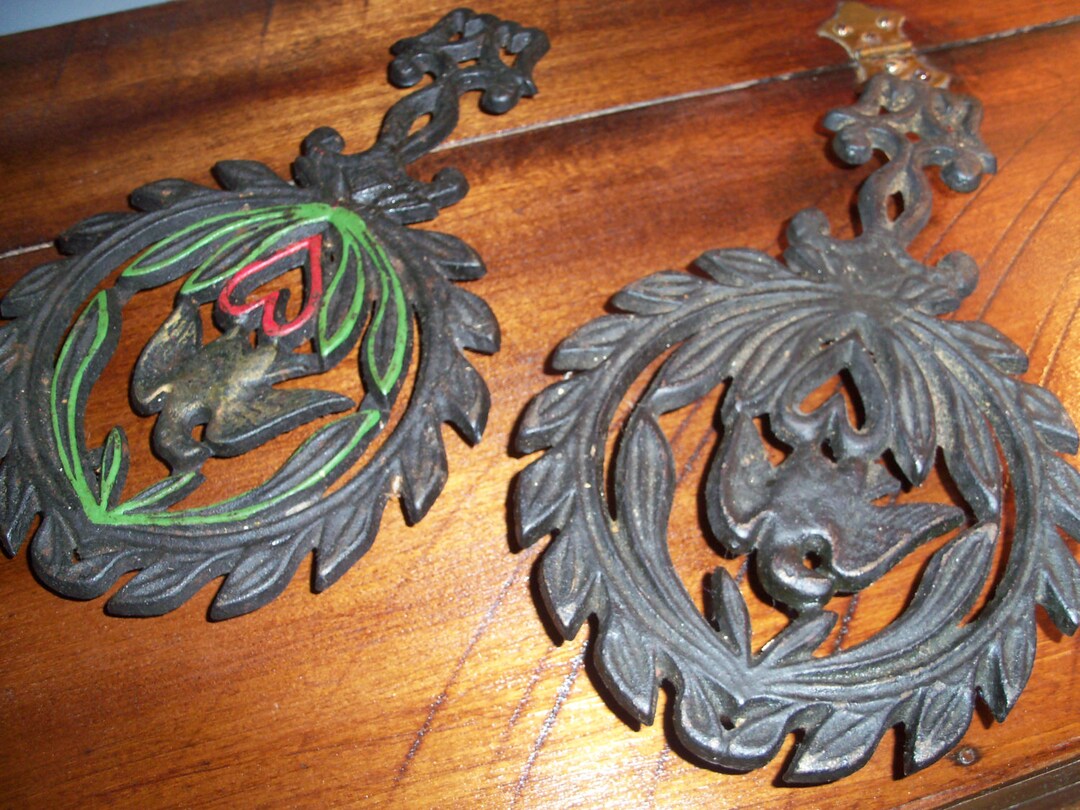 Pair of Vintage Wilton Cast Iron Trivets Hot Plate Kitchen Decor - Etsy