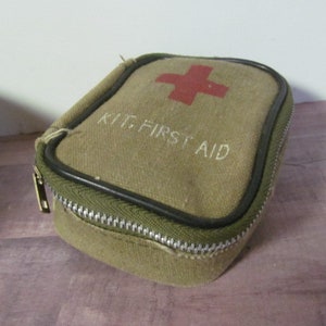 Army First Aid Kit With Belt Loop, Carry All First Aid Kit Military Red ...