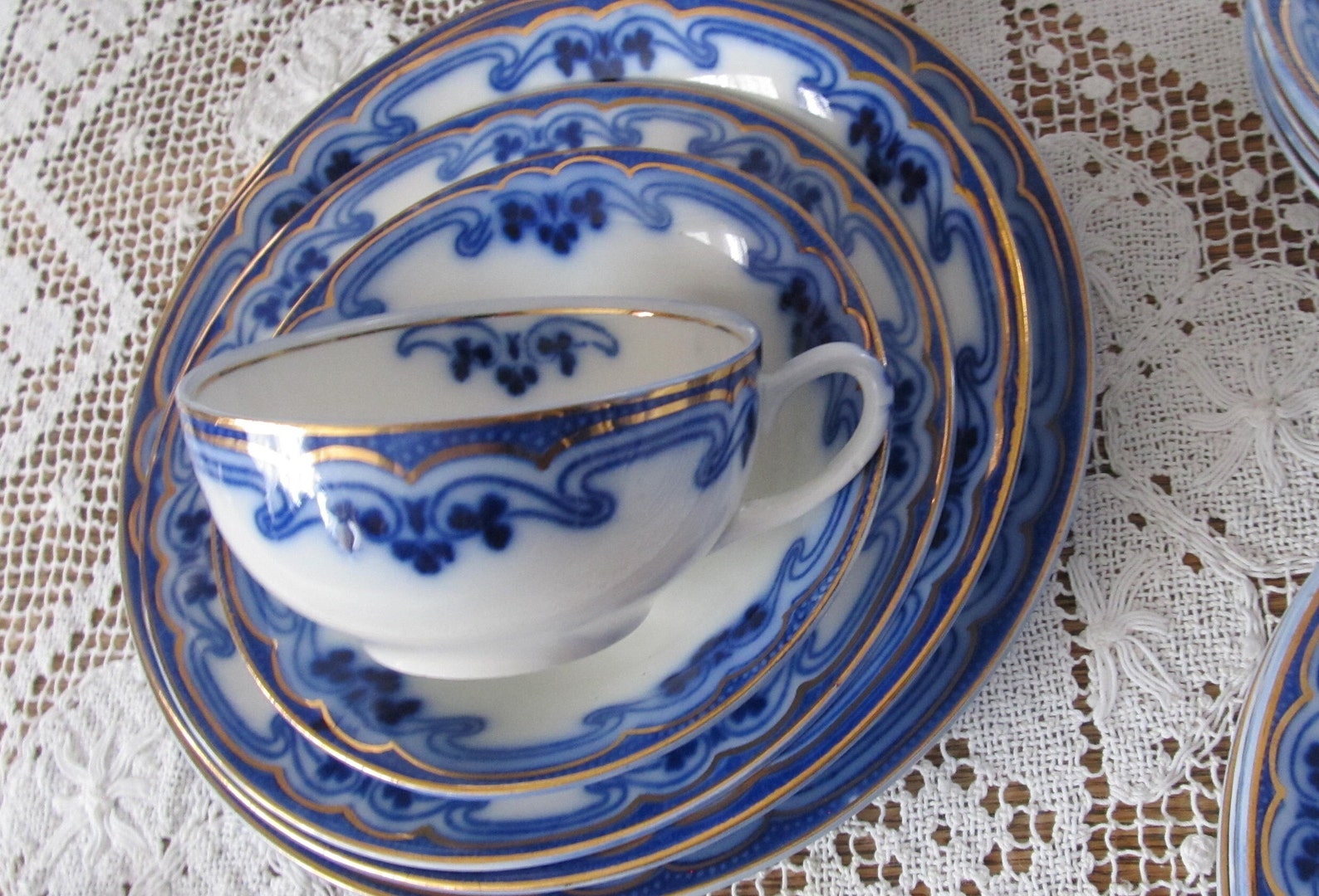 Stunning Flow Blue Dinnerware Set Large Flow Blue Set Grindley Idris ...