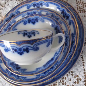 Stunning Flow Blue Dinnerware Set Large Flow Blue Set Grindley Idris ...