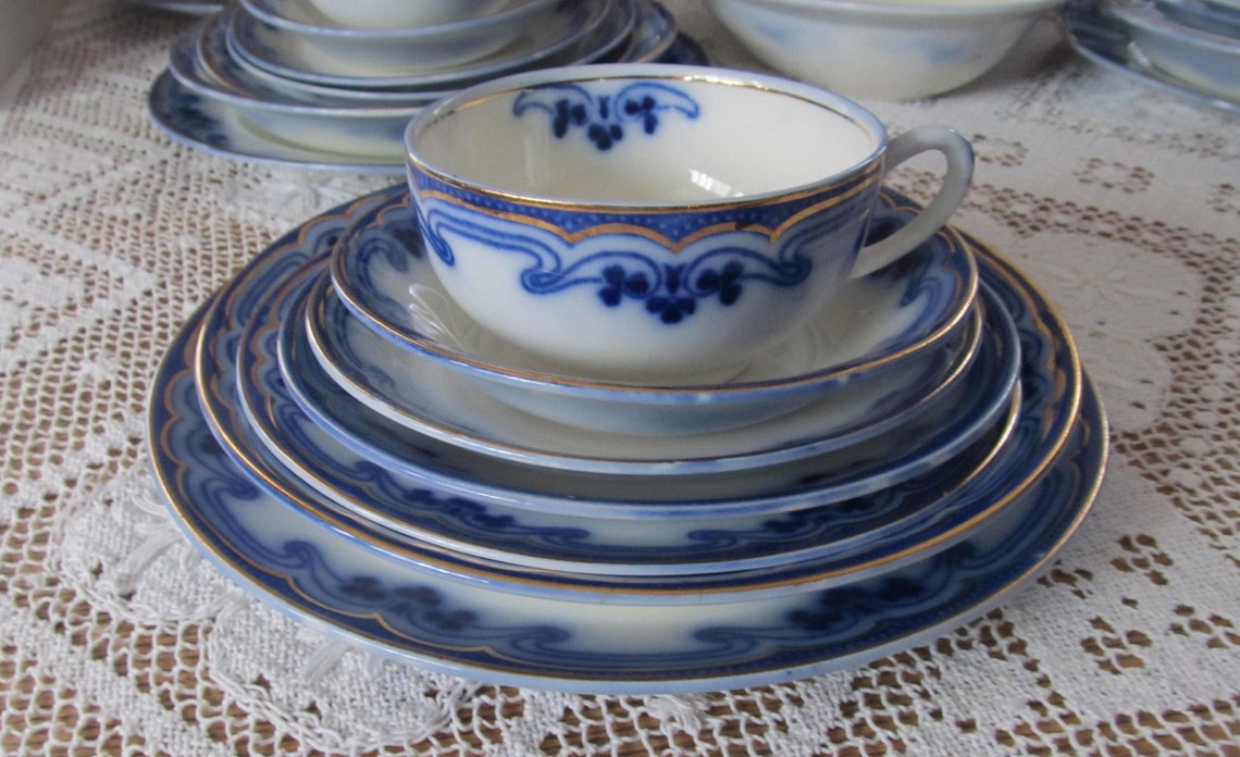 Stunning Flow Blue Dinnerware Set Large Flow Blue Set Grindley Idris ...