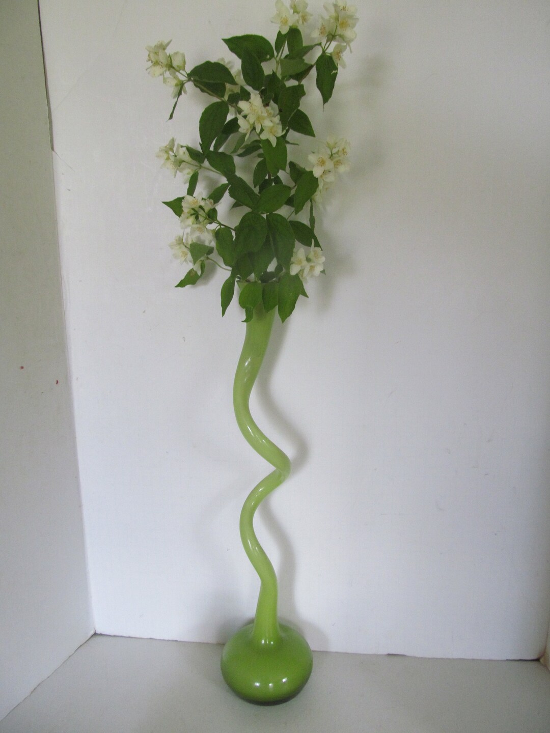 Lime Green Art Glass Vase Jadeite Green Glass Vase, Glassware Green ...