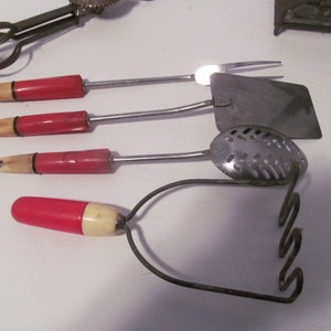 LOT Farmhouse Primitive Kitchen Utensil Bakelite Red Handle Utensil ...