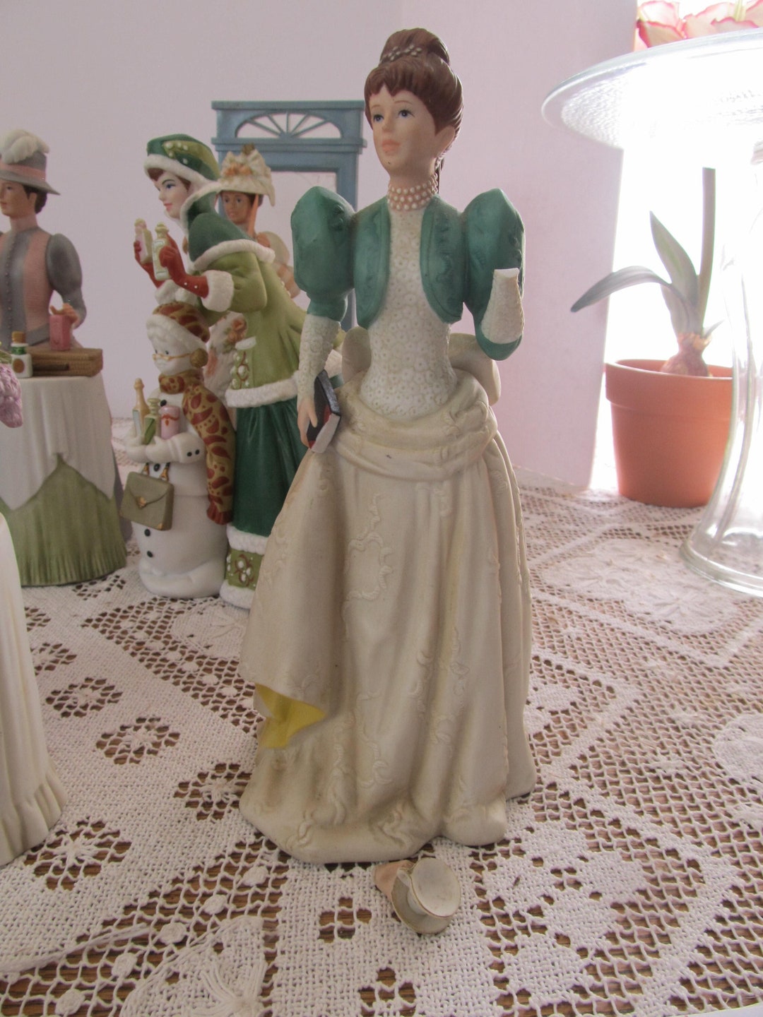 Mrs Albee 1995 Avon Figurine Mrs Albee Avon Presidents Club Awards ...