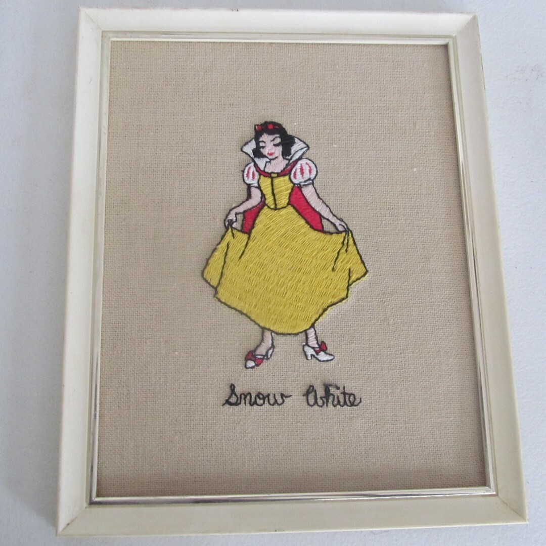 Emroidered Snow White Walt Disney Collectibles Walt Disney Snow White ...
