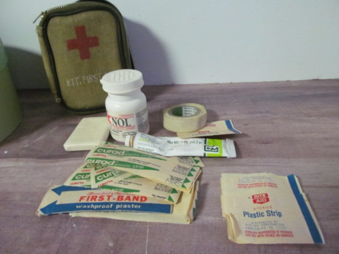 Army First Aid Kit With Belt Loop, Carry All First Aid Kit Military Red ...