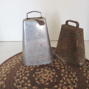 Cow Bell Victorian Primitive Rusty Cow Bell Cast Iron Metal Salvage ...