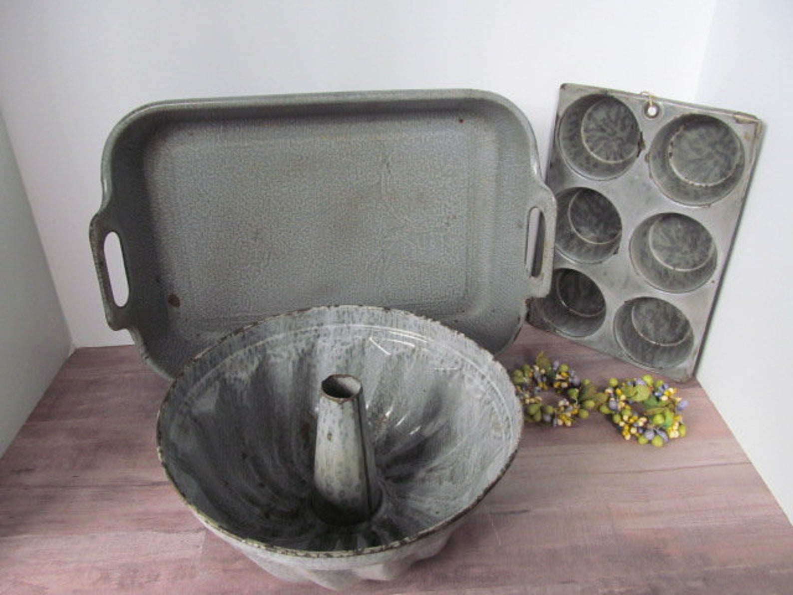Gray Enamel Bundt Cake Pan Primitive Kitchen Decor Enamel - Etsy