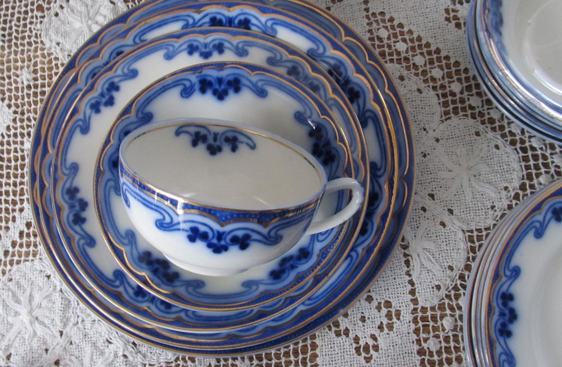 Stunning Flow Blue Dinnerware Set Large Flow Blue Set Grindley Idris ...