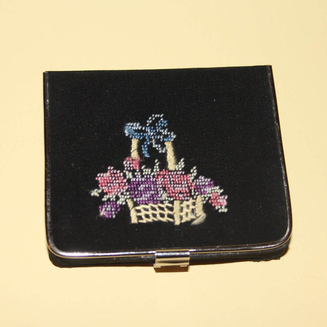 Vintage Powder Compact/art Deco Petit Point Compact/ Sifter and Puff - Etsy