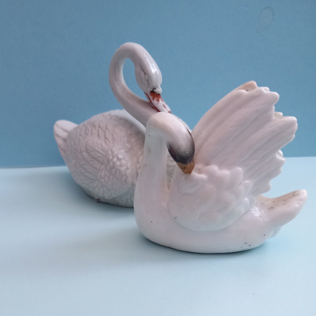 Romantic Pair of Swan Figurines/porcelain/vintage - Etsy