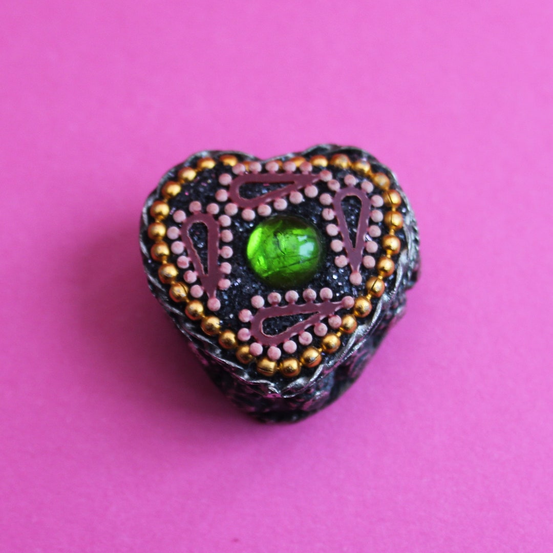 Collectible Vintage Tiniest Indian Silver Alloy Pill Box/handcrafted ...