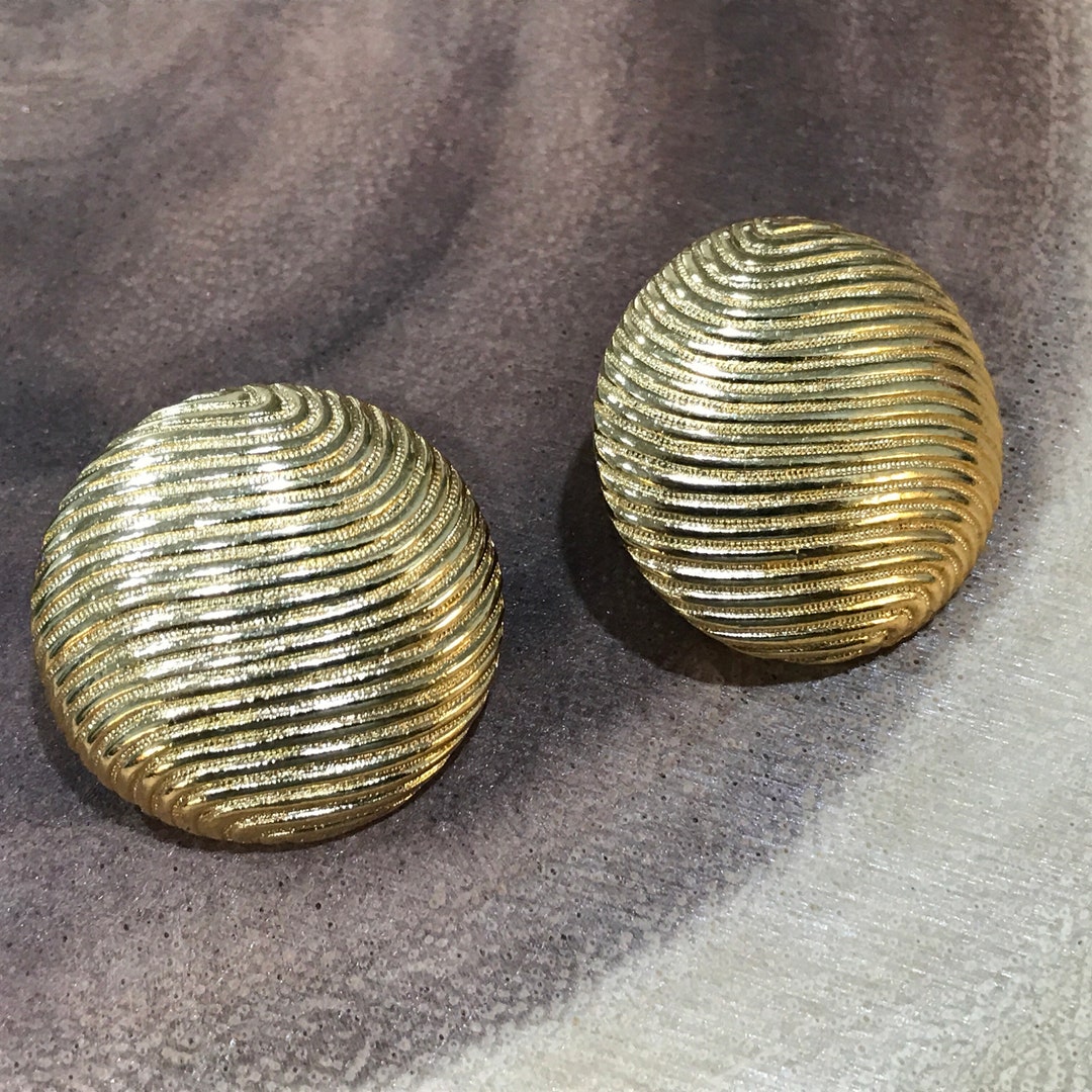 Vintage Monet Shell Lined Gold Oval Gold Tone Modernist Mid-century ...