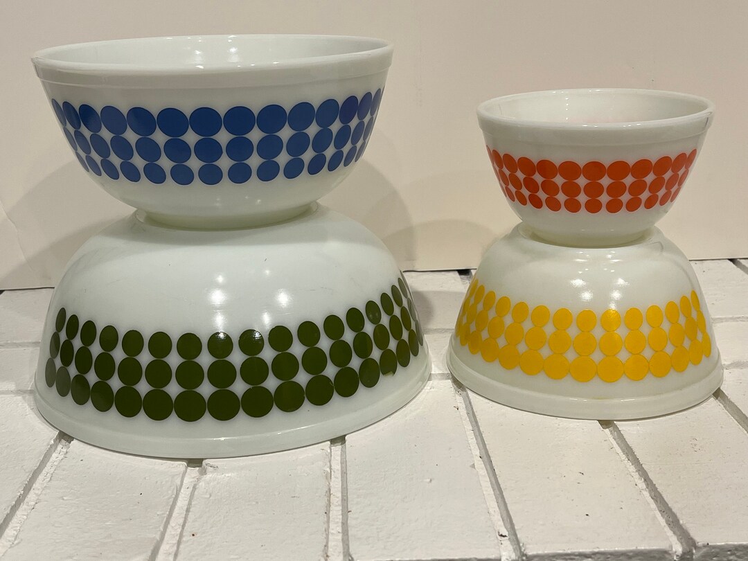 Vintage Pyrex Dot Polka Dot bowl Complete Set - Etsy.de