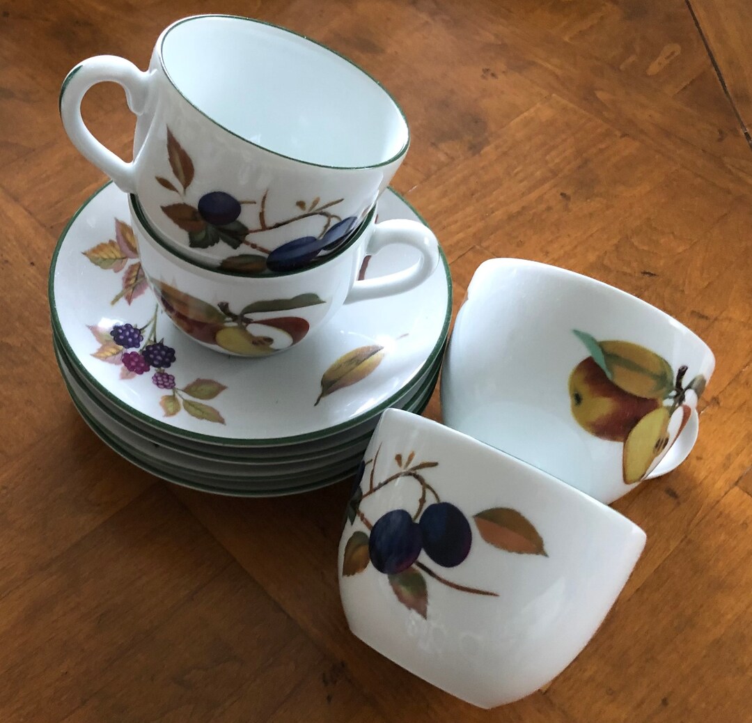 Vintage Royal Worcester "evesham Vale" - Four Teacup and Four Saucers ...