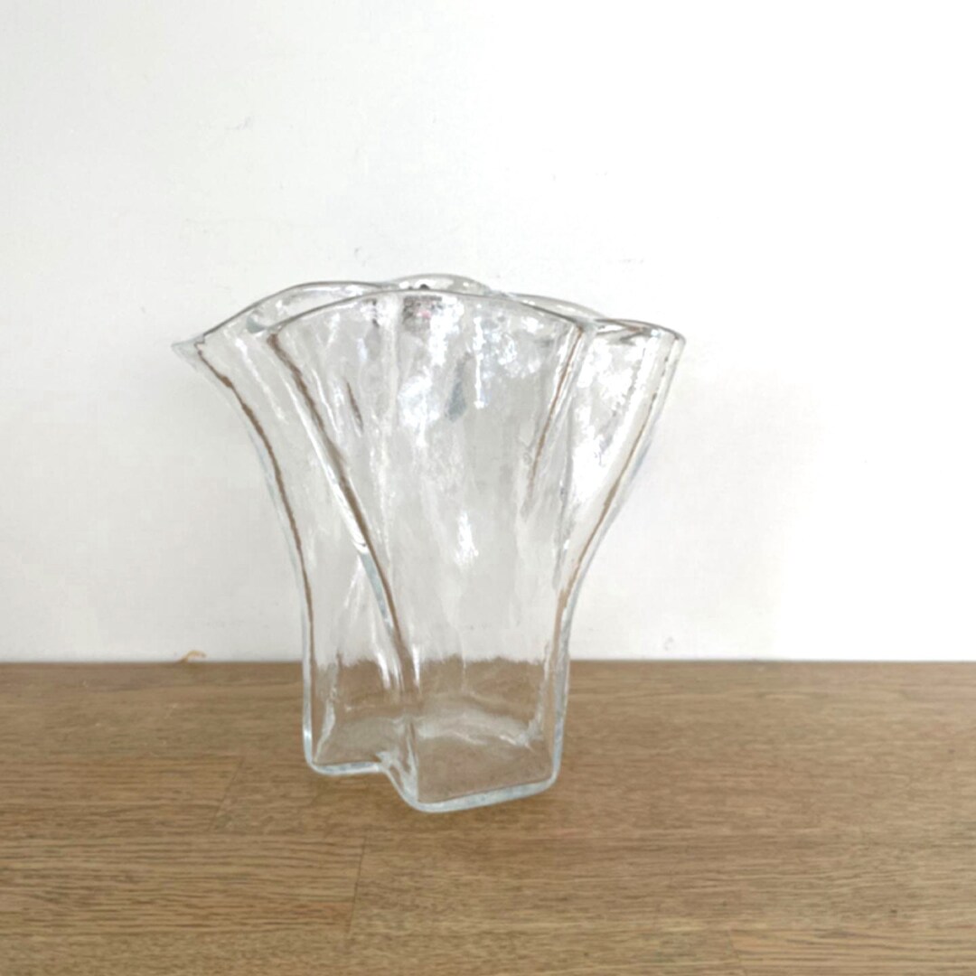 Vintage MUURLA Tulip Vase - Finnish Glass Vase Finland Handkerchief ...