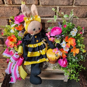 Bumble Bee Spring Floral Centerpiece, Bee Baby Shower Gift, Spring ...