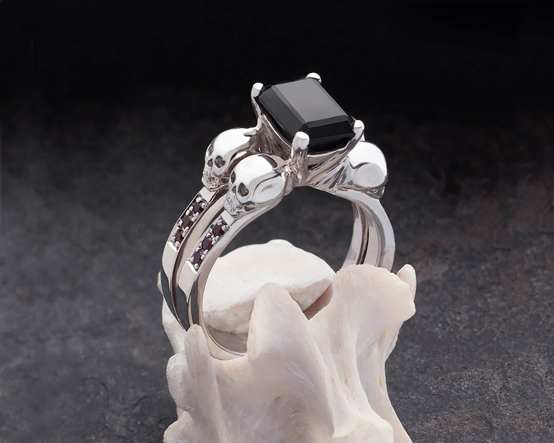 Detailed Skull Ring - DAEMONA - Memento Mori by KIPKALINKA - Etsy