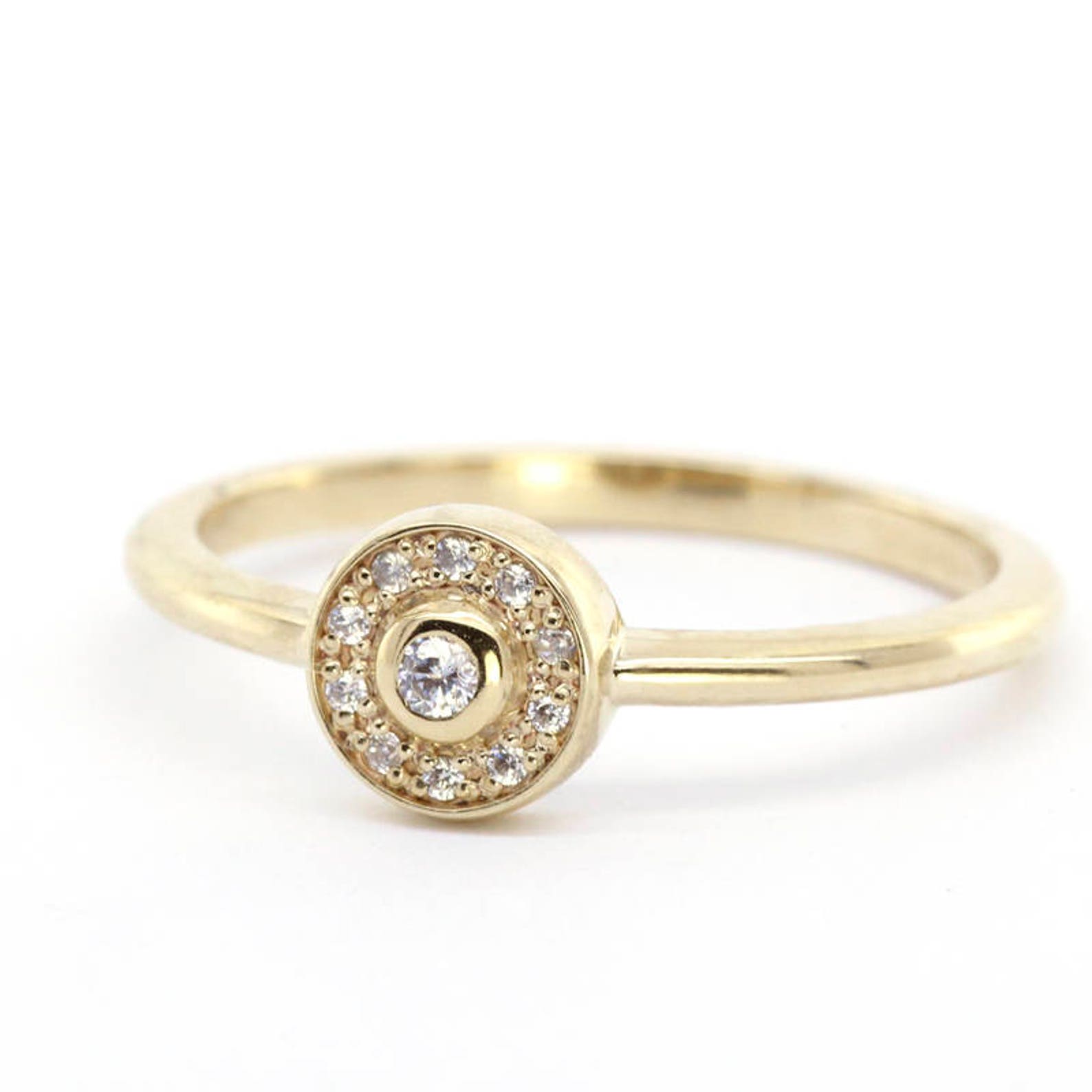 Round Engagement Ring With Halo and Plain Band - Etsy