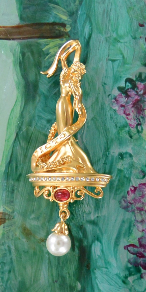 Ann hand lady victory - Gem