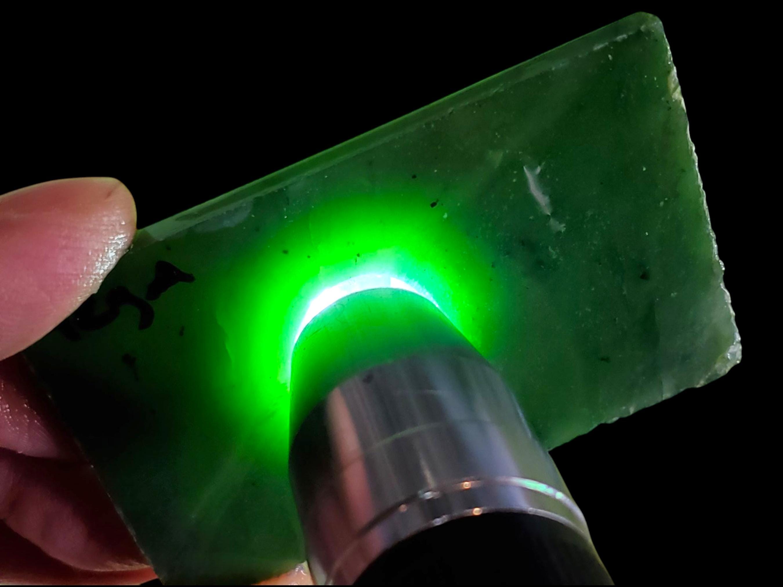 BC Jade Slab ~ Nephrite Jade ~ 42 Grams ~ Bright Green With Chromium ...
