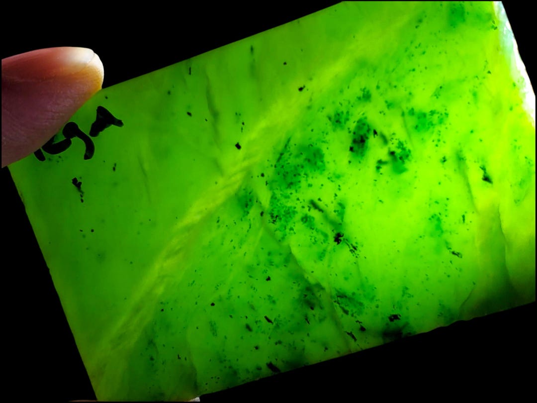 BC Jade Slab ~ Nephrite Jade ~ 42 Grams ~ Bright Green With Chromium ...