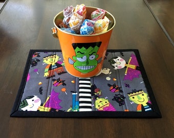 Halloween mug rug | Etsy