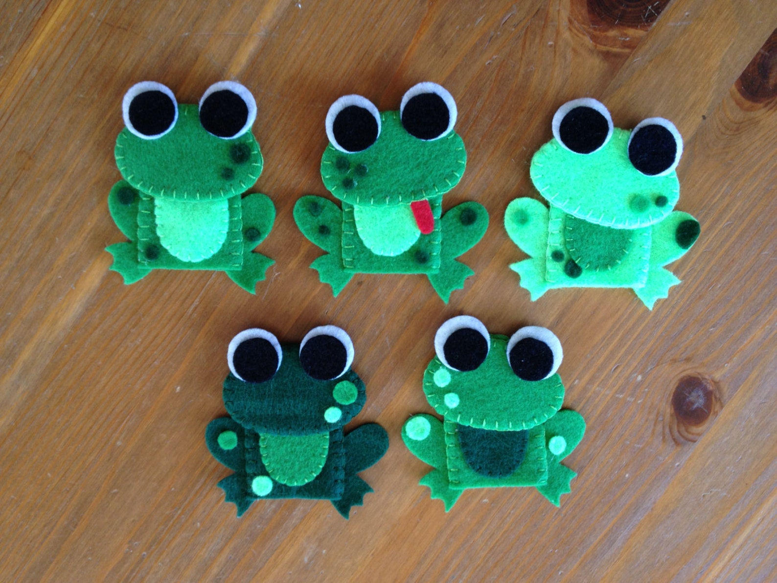 5 Green Speckled Frogs Finger Puppet Set - Etsy Canada