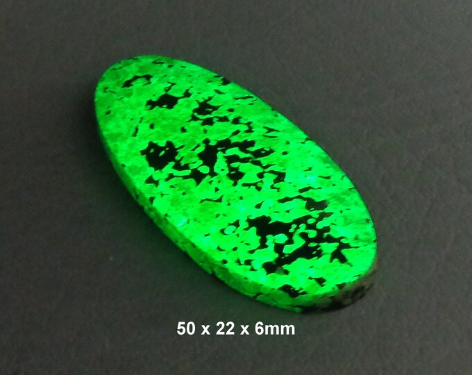 Franklin, NJ Green - Day Light - WILLEMITE Fluorescent Mineral Cabochon ...