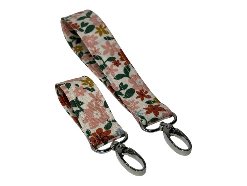 Wrist or Pinky Key Fob. Secure Keys on Wrist or Pinky Keeping Hands ...