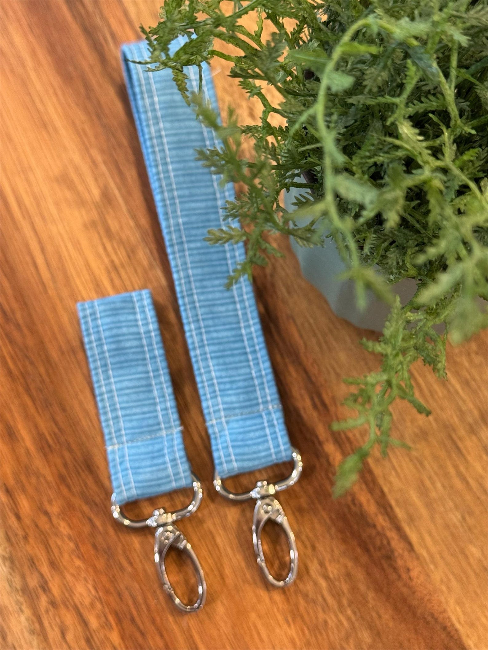 Wrist or Pinky Key Fob. Secure Keys on Wrist or Pinky Keeping Hands ...