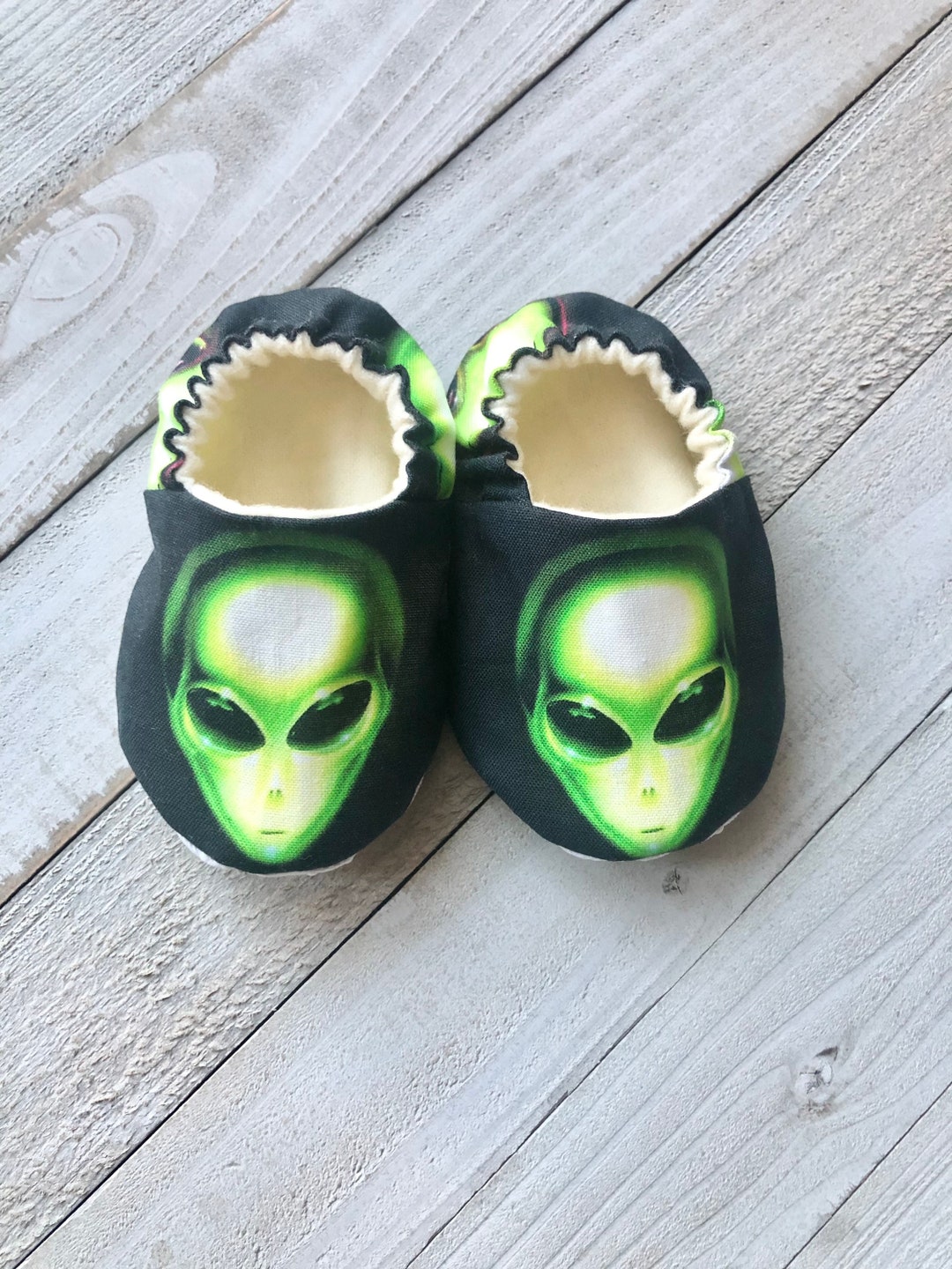Alien Crib Shoes, Space Alien UFO Baby Shoes, Moccasins, Washable Baby ...