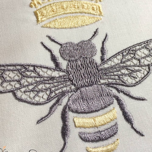 Queen Bee With Laurel and Crown Embroidery Design. Instant - Etsy