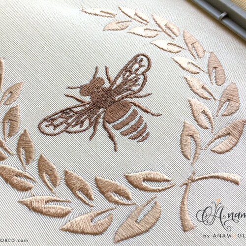 Small Bee Embroidery Design - Etsy