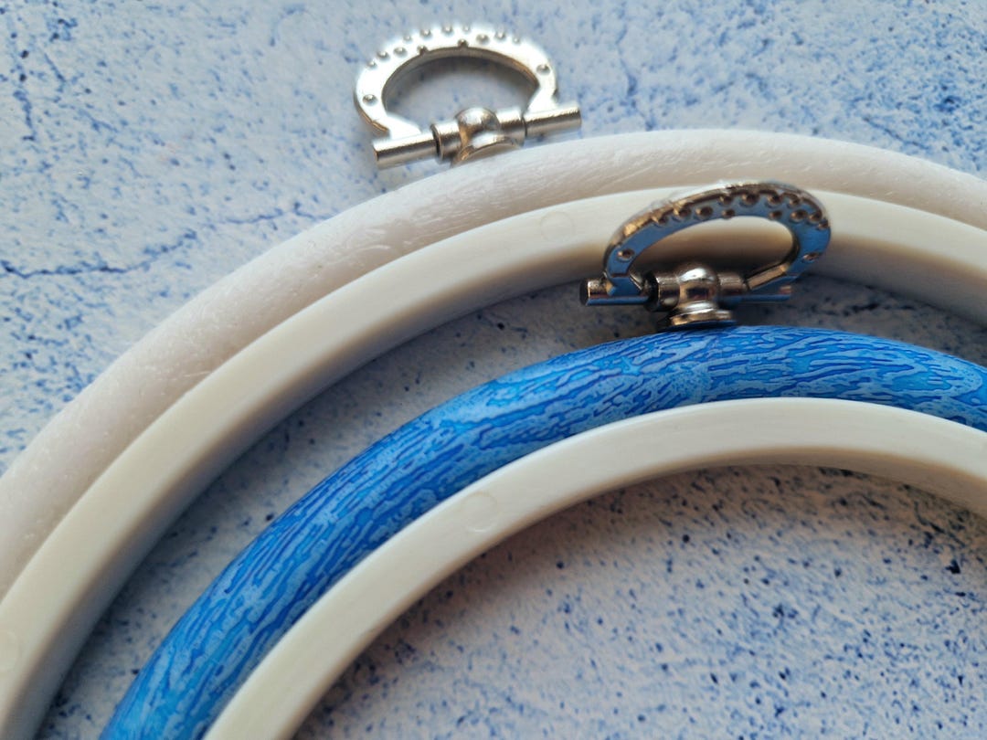 Nurge Screwless Flexible Embroidery Hoops Set of 2 in Different Size ...