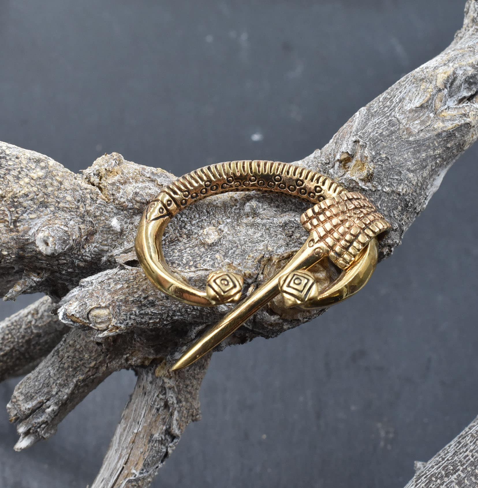 Kleine nordische Omega Fibel aus Bronze Wikinger Ringfibel - Etsy.de