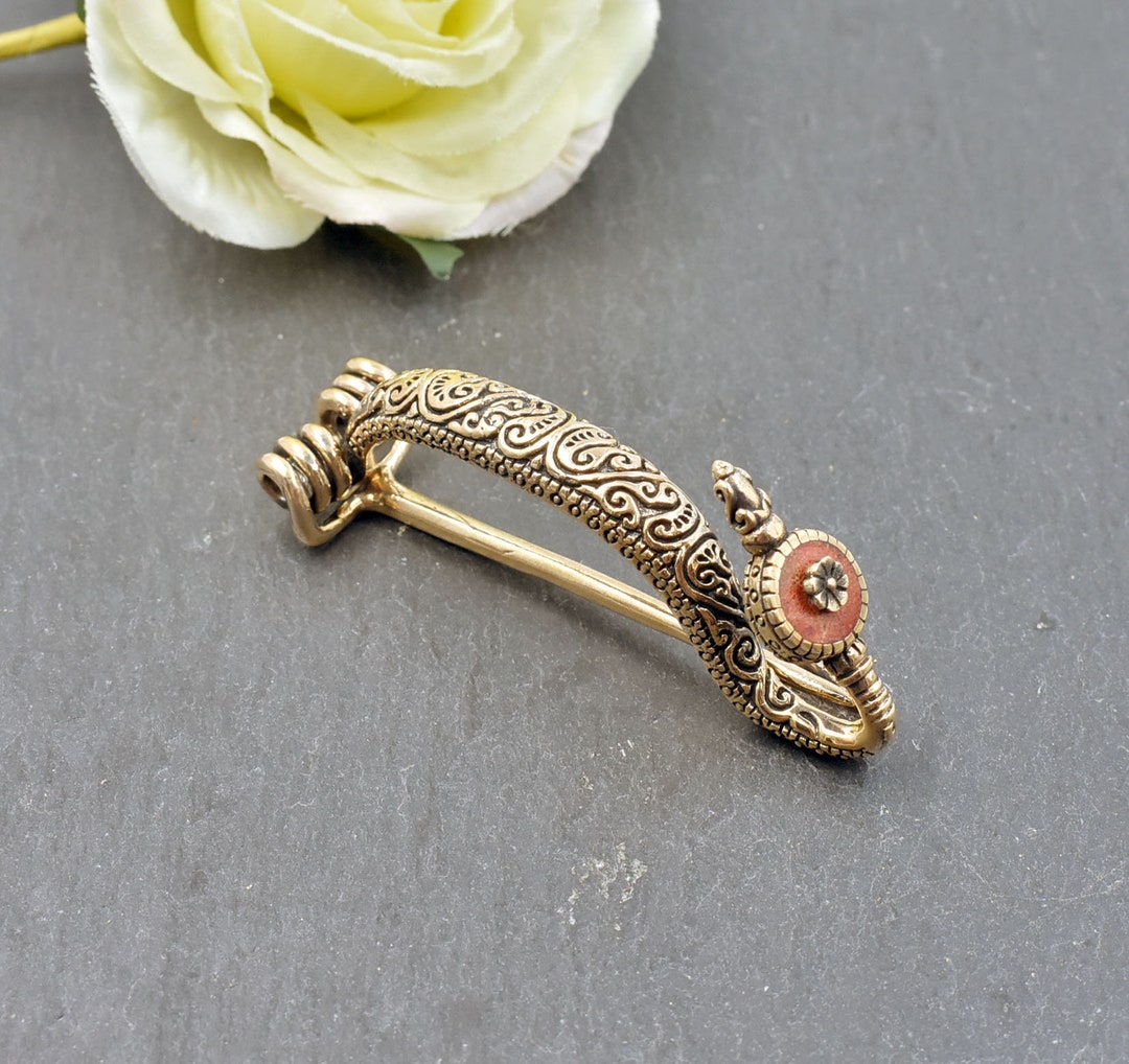 Replica of a Celtic Bronze Brooch - Celtic Jewelry for the Peplos ...