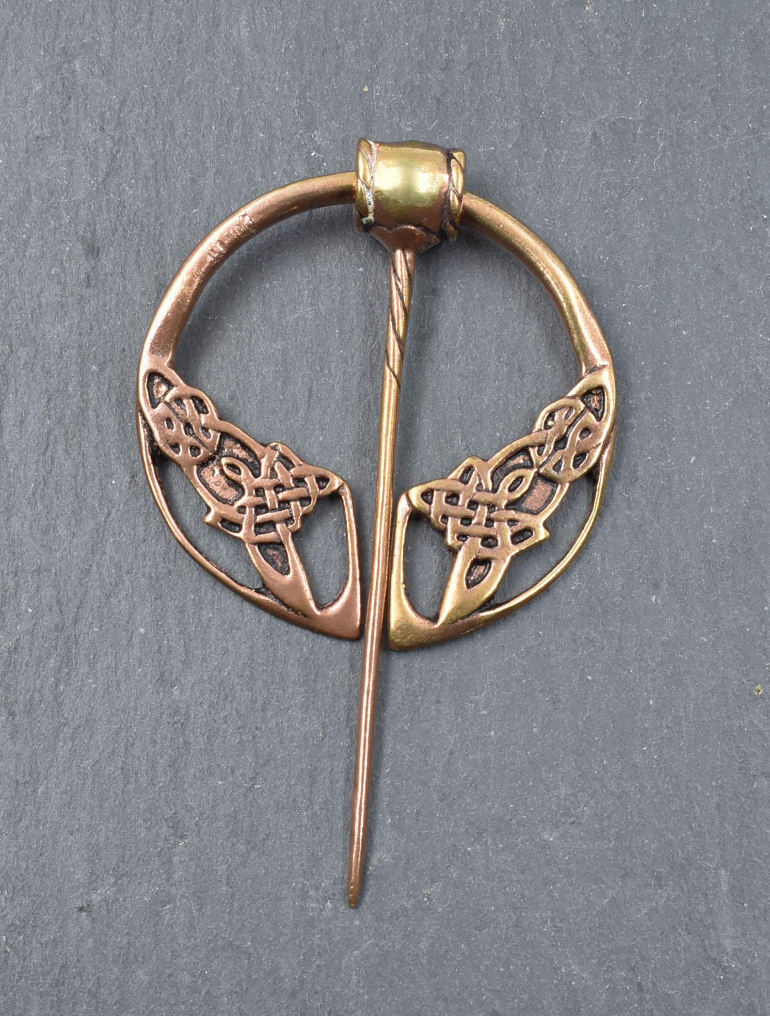 Keltische Omega Fibel mit Knotenmuster aus Bronze Nordische | Etsy