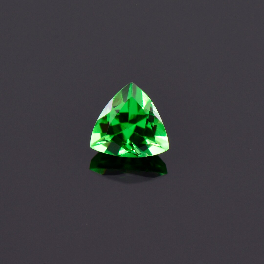 Vibrant Green Tsavorite Garnet Gemstone From Kenya, 0.23 Cts., 4 Mm ...