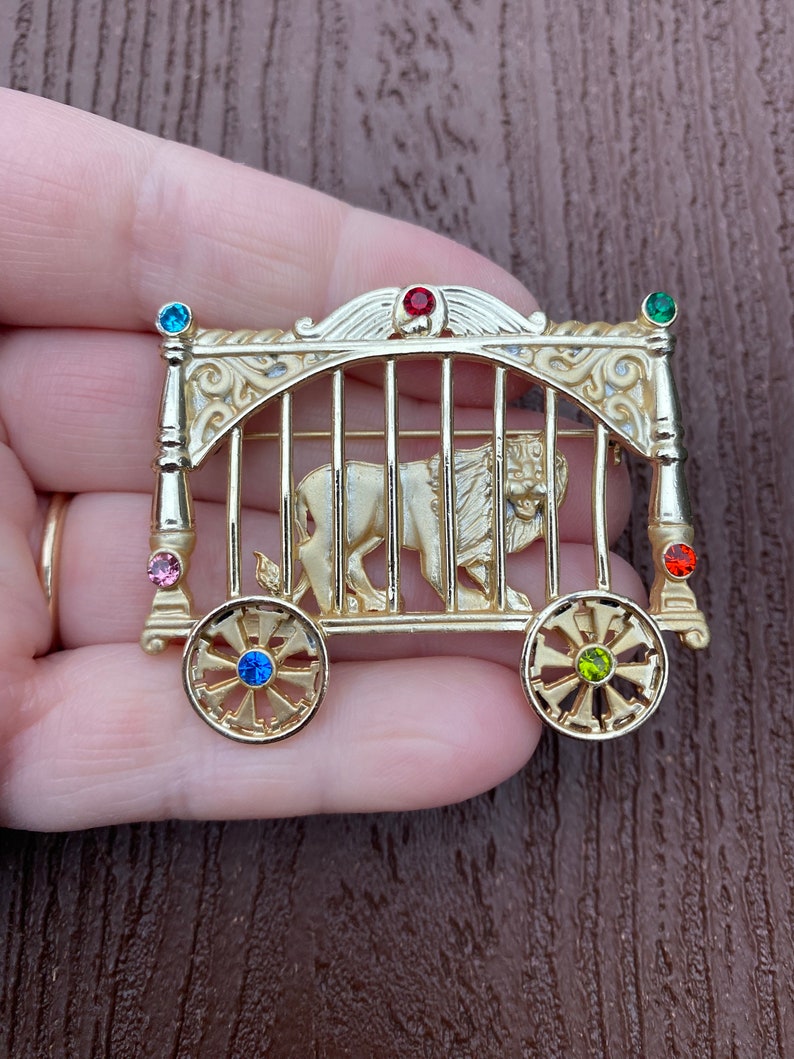 Vintage Jewelry Signed AJC Beautiful Lion in Gold Tone and Rhinestone ...