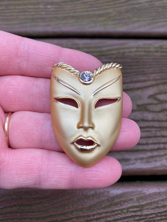 vintage beautiful masquerade - Gem