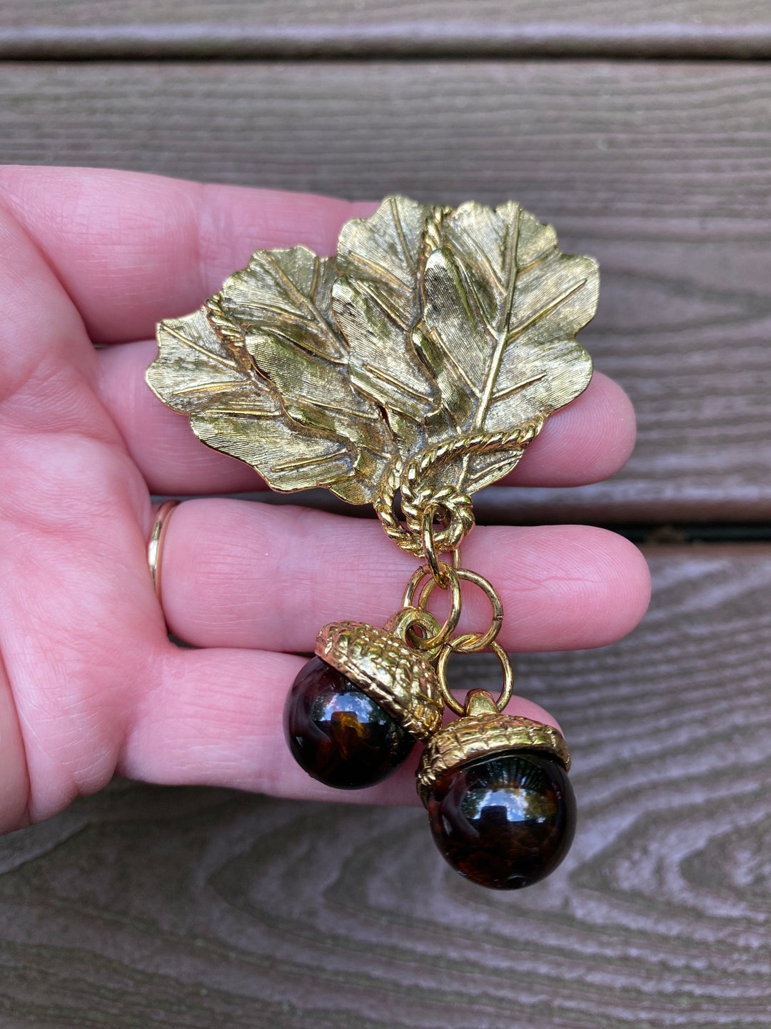 Vintage Jewelry Gorgeous Gold Tone Leaves With Dangling Lucite Acorns ...
