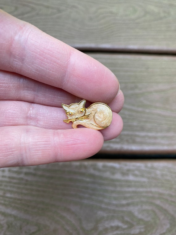 Cat pins jewelry store
