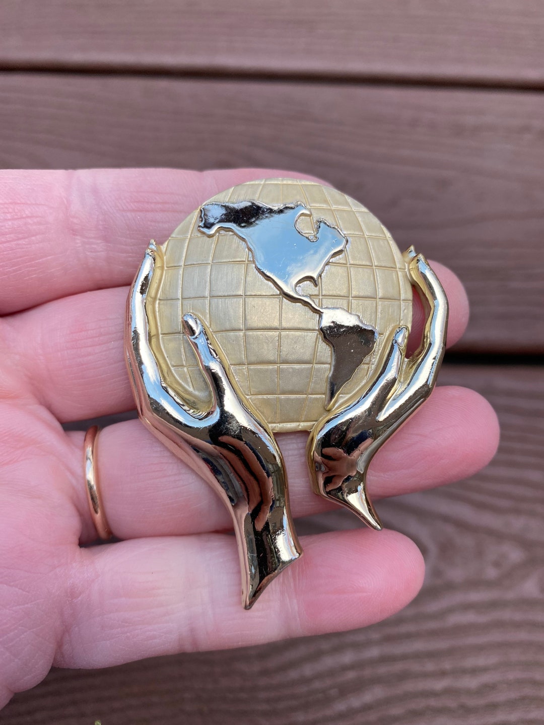 Vintage Jewelry Beautiful Gold Tone World Globe Earth in Hands Pin ...