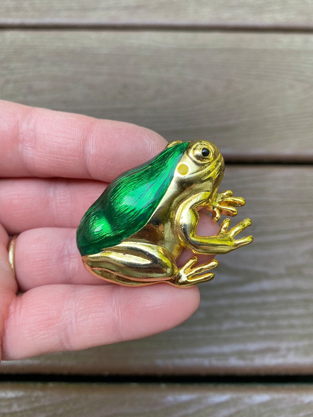 Vintage Jewelry Beautiful Gold Tone and Enamel Realistic Frog Pin ...