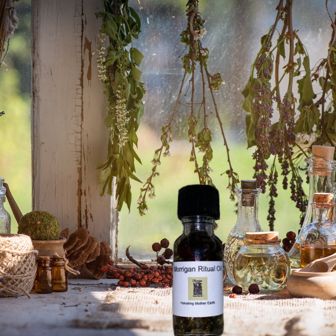 Morrigan Ritual Oil, Protection, Defeating Enemies, Waning Moon, Banishing, Transition, Voodoo ...