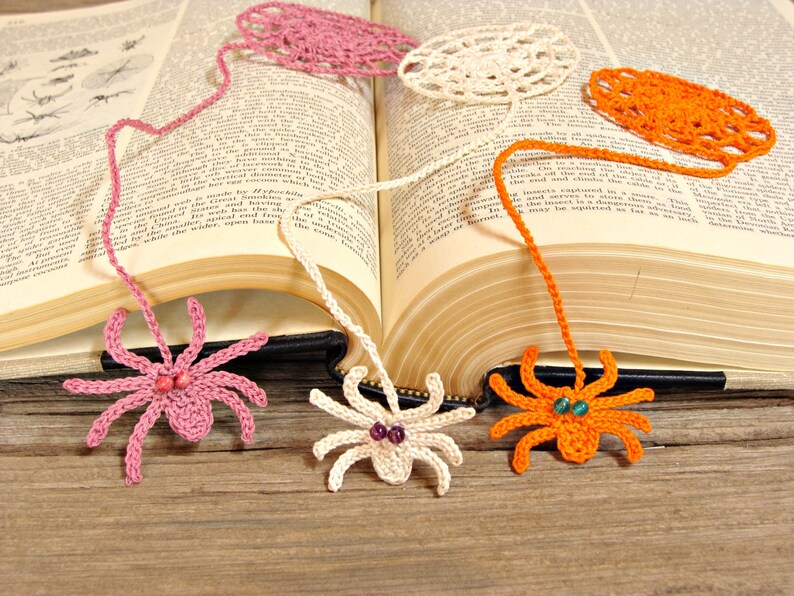 Spider Bookmark / Handmade / Book Lover Gift / Crochet / Color - Etsy