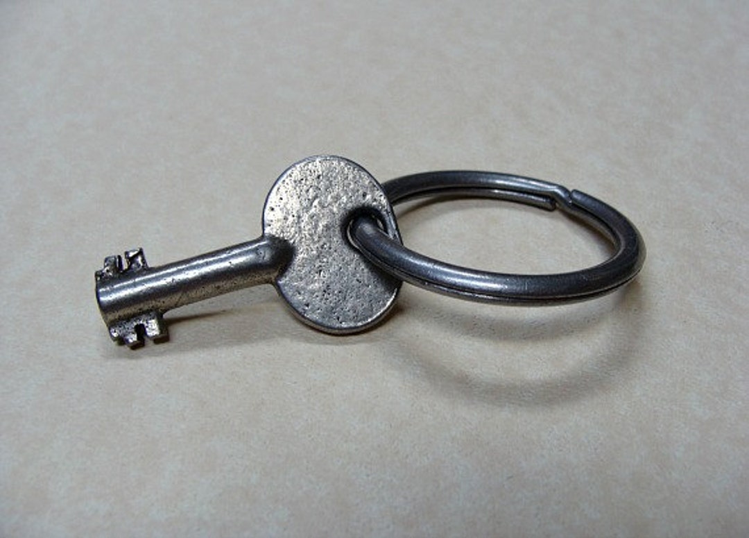 1 Genuine Old Skeleton Key on Old Ring - Etsy