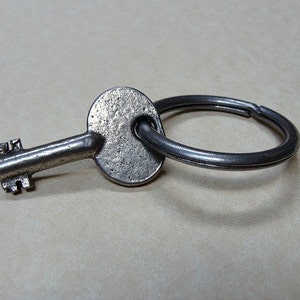 1 Genuine Old Skeleton Key on Old Ring - Etsy