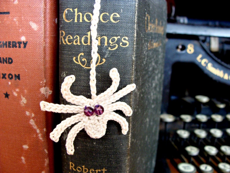 Spider Bookmark / Handmade / Book Lover Gift / Crochet / Color - Etsy
